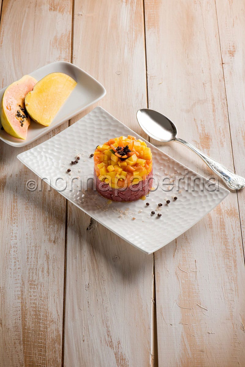 Tartara di manzo ai frutti tropicali dal gusto esotico