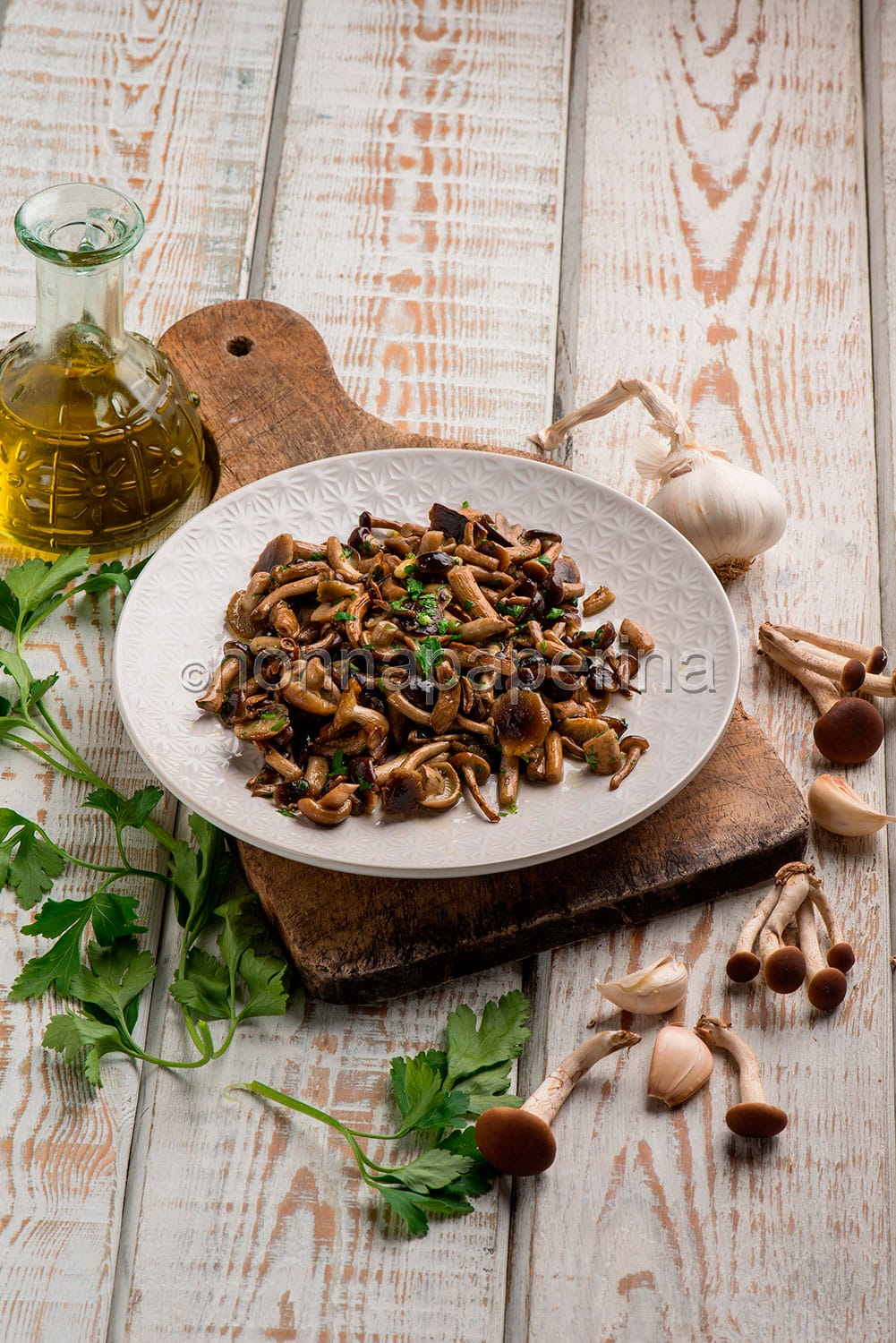 I funghi chiodini trifolati, una ricetta semplice e gustosa