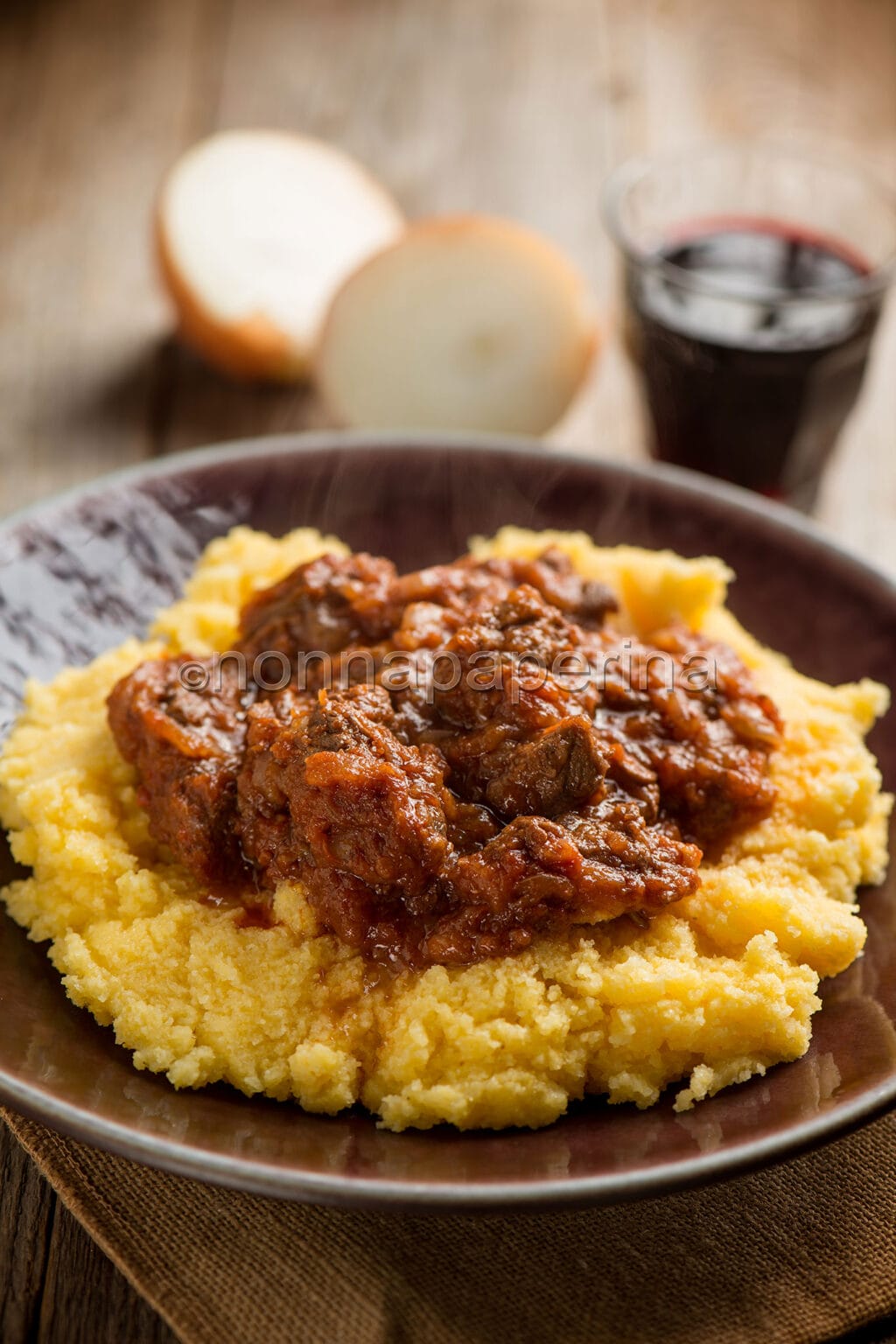 Tapulone o Stracotto di asino, tipico piatto unico invernale