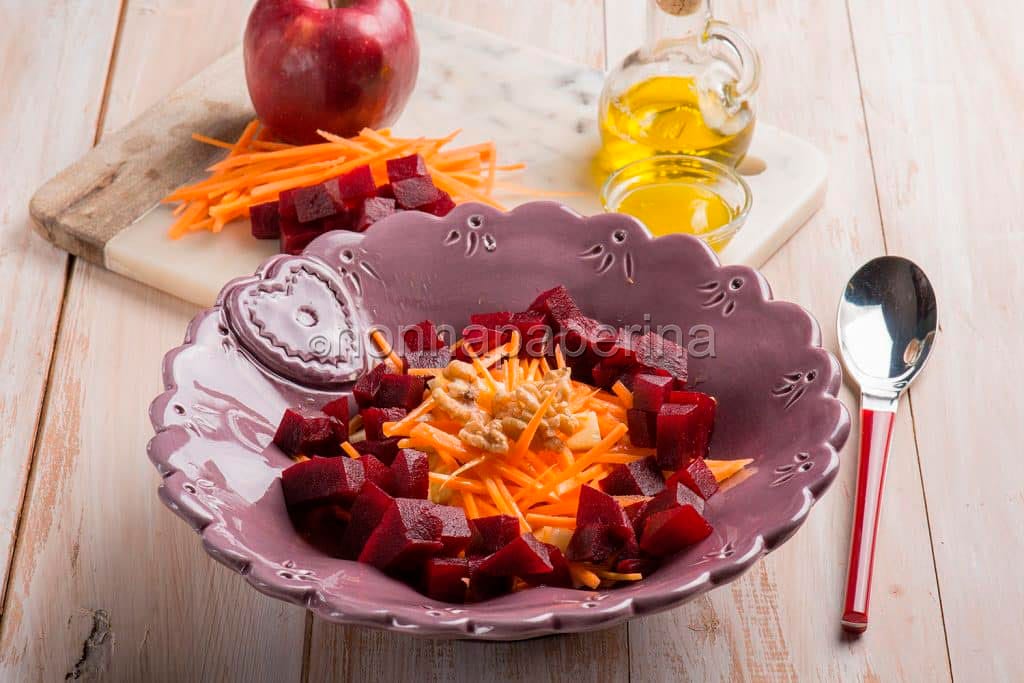 Insalata di barbabietole e carote, un mix sano e nutriente
