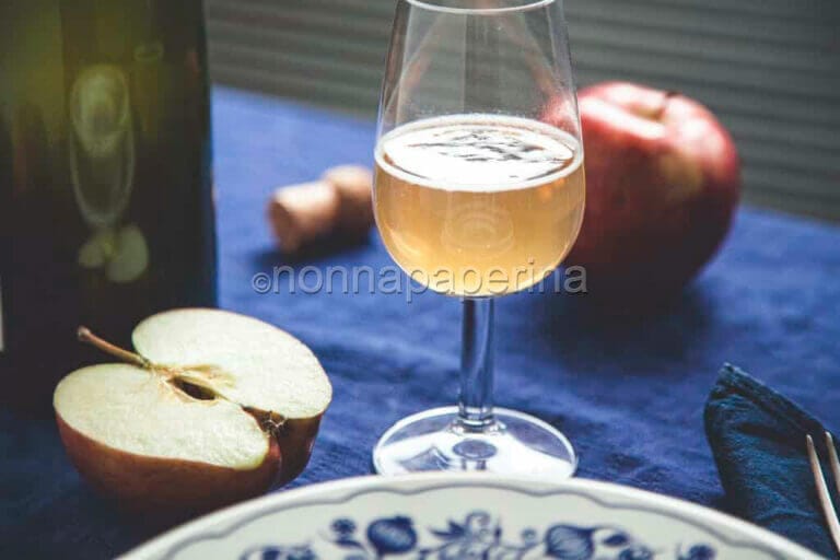 Sidro dolce di mele, l’inconfondibile e antica bevanda alcolica