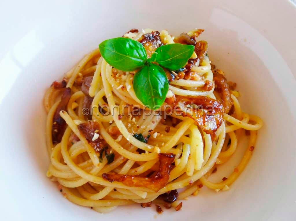 Spaghetti avellinesi con nocciole, pecorino e cipolla d’Irpinia