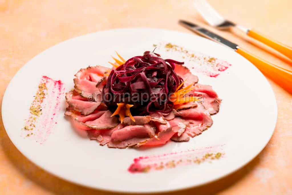 Tagliata di roast beef con carote viola, uno splendido secondo