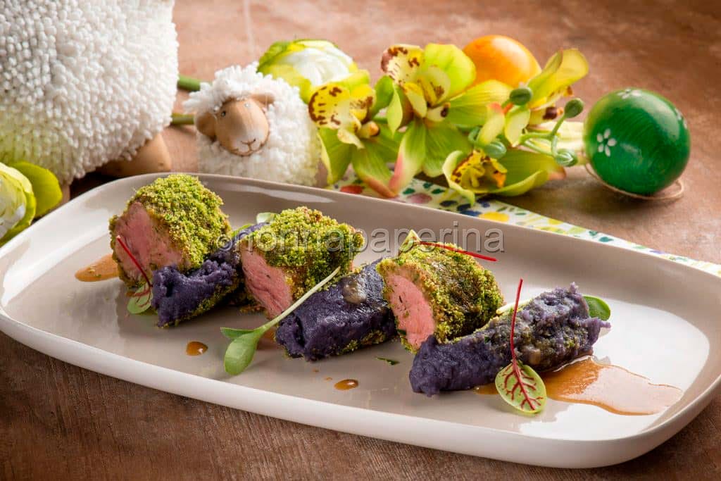 Lombo di agnello con purè di patate viola, un secondo davvero raffinato