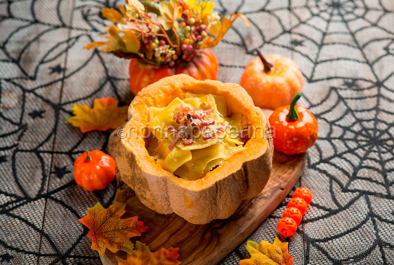 Ravioli di zucca con speck e noci, un'idea diversa per Halloween