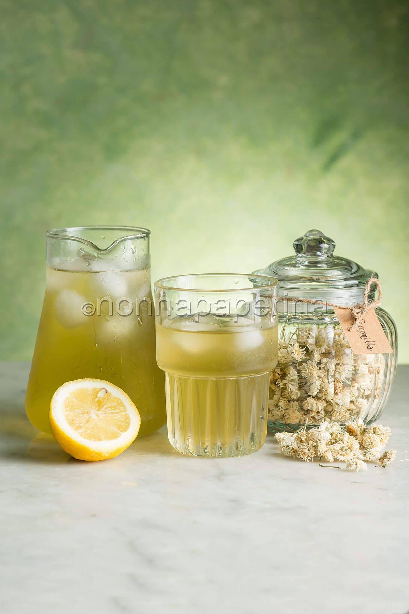 Bevanda estiva alla camomilla, un gradevole drink analcolico