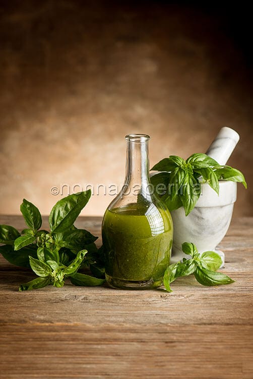 Olio al basilico, un condimento molto aromatico e speciale