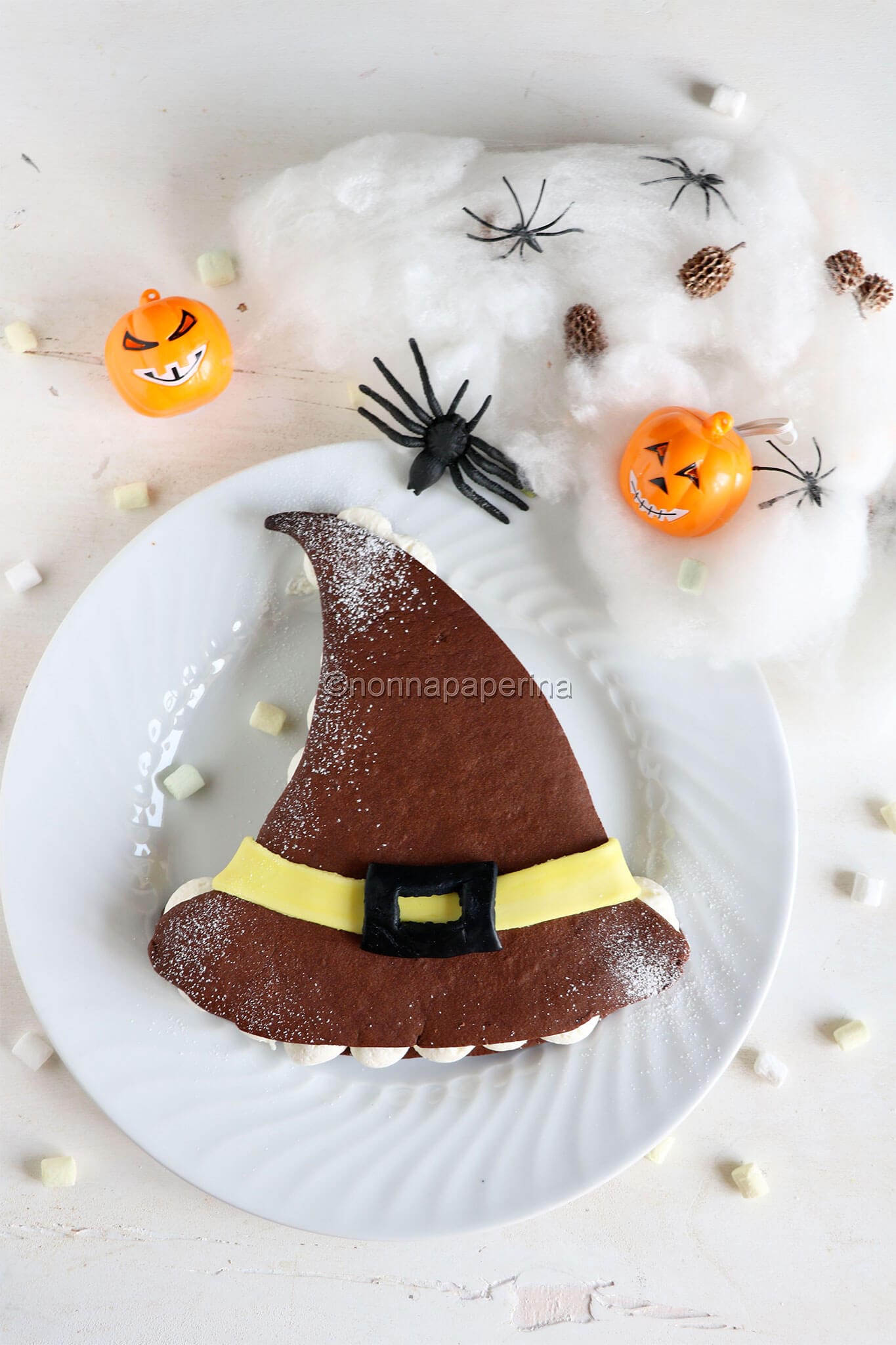 Cream tart cappello di strega, il dessert giusto per Halloween