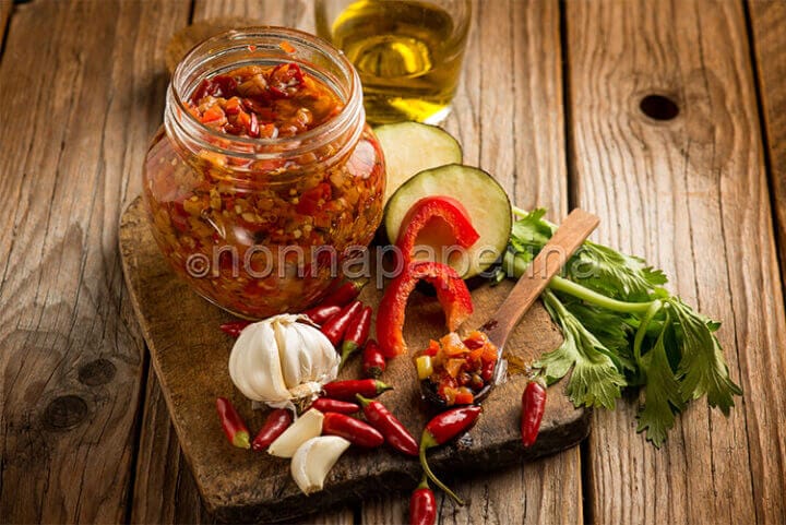 Bomba calabrese piccante, un condimento ottimo per insaporire i piatti