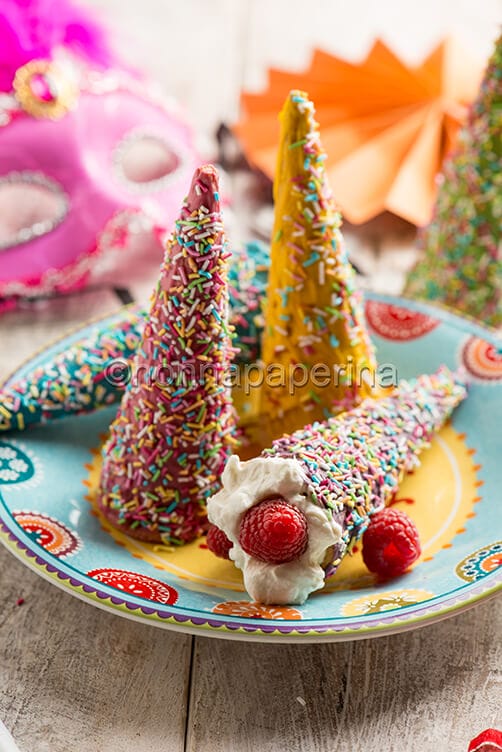 Coni colorati per Carnevale, una ricetta originale per le feste