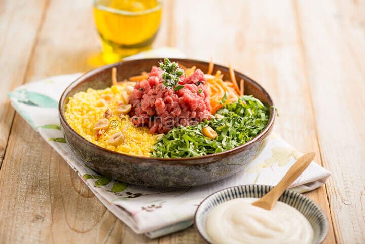 Bowl con tartare di scottona, una bowl elegante e dal sapore rustico