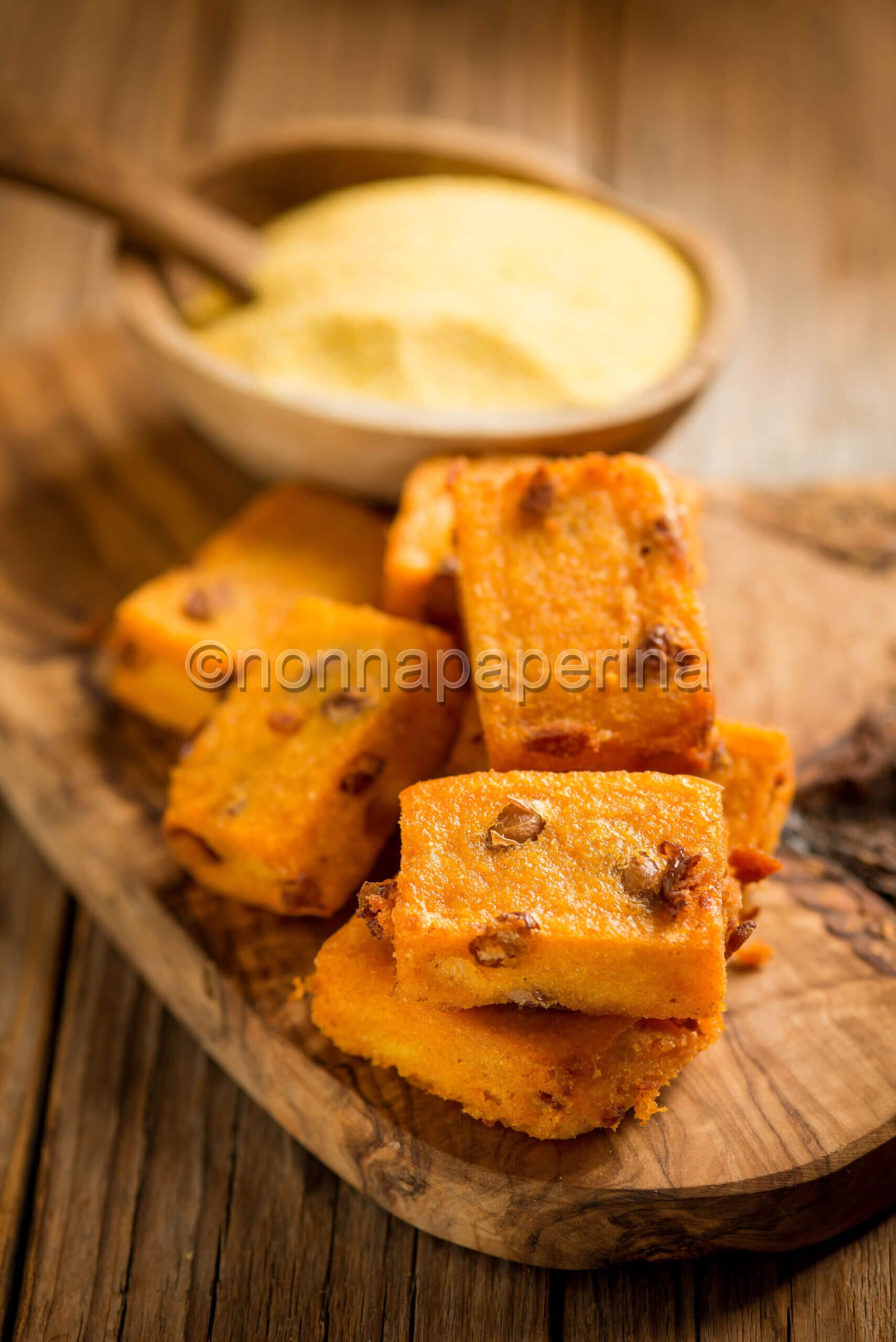 Calzagatti: ricetta tradizionale modenese con polenta e fagioli.