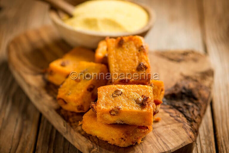 Calzagatti: ricetta tradizionale modenese con polenta e fagioli.