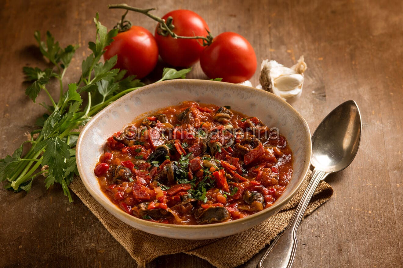 Lumache alla catalana, un primo piatto ricco di colori e sapori