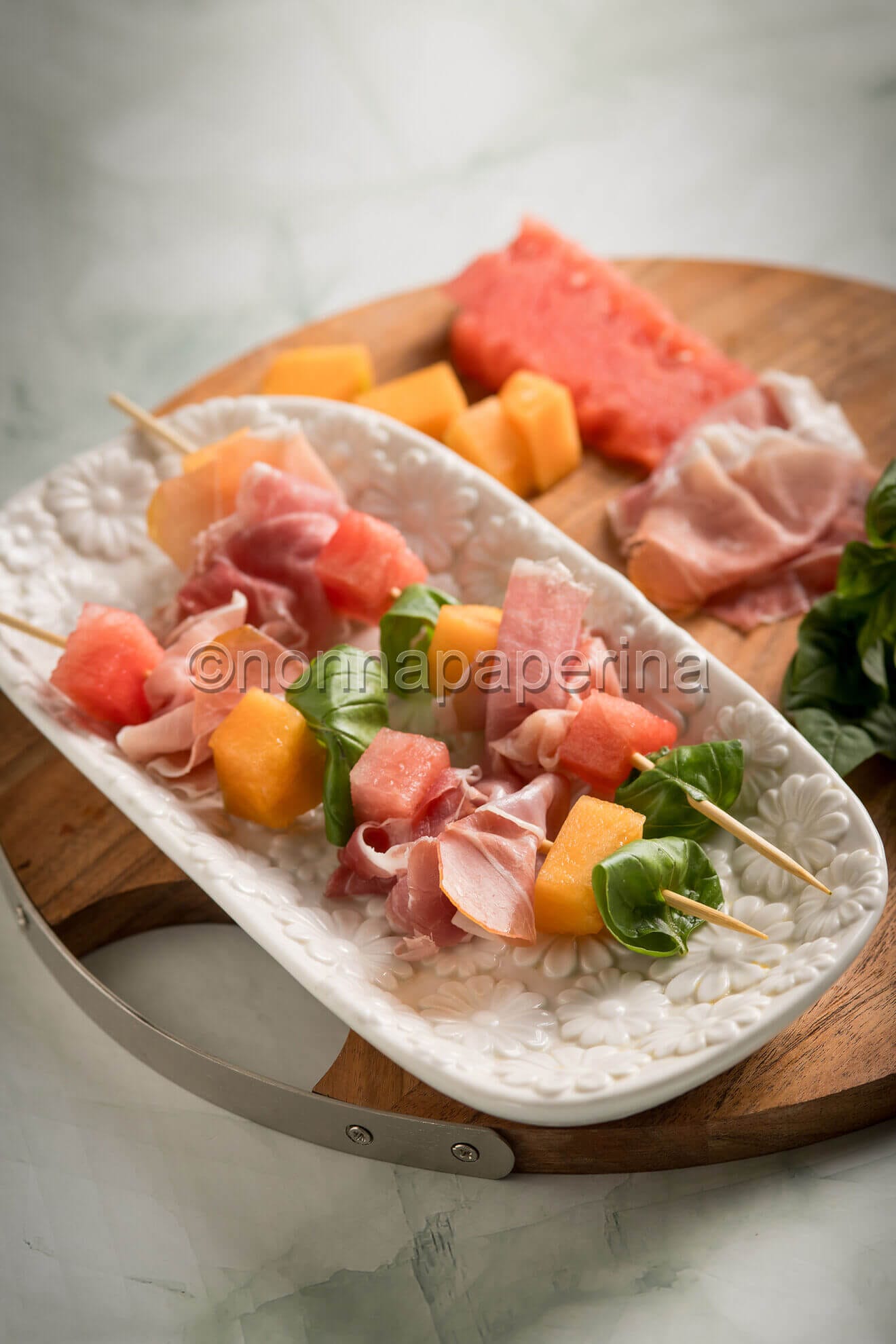Spiedini di anguria con prosciutto: un antipasto dolce e salato