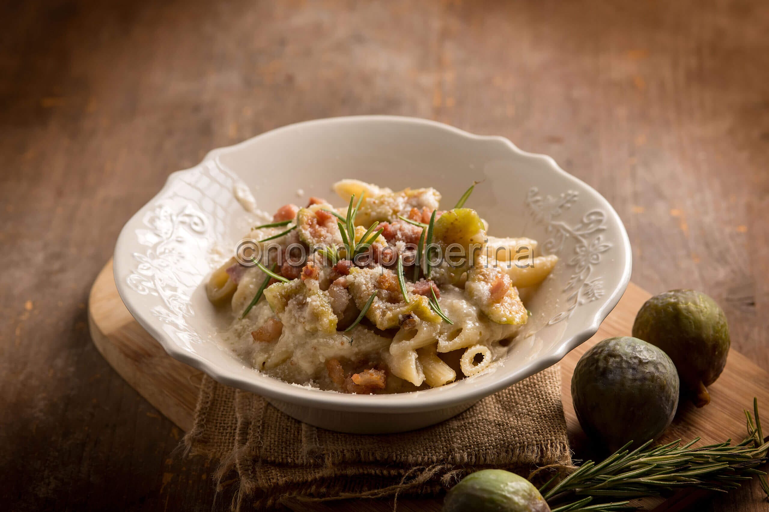 Pasta con i fichi, pancetta e Pecorino: un primo tra dolce e salato