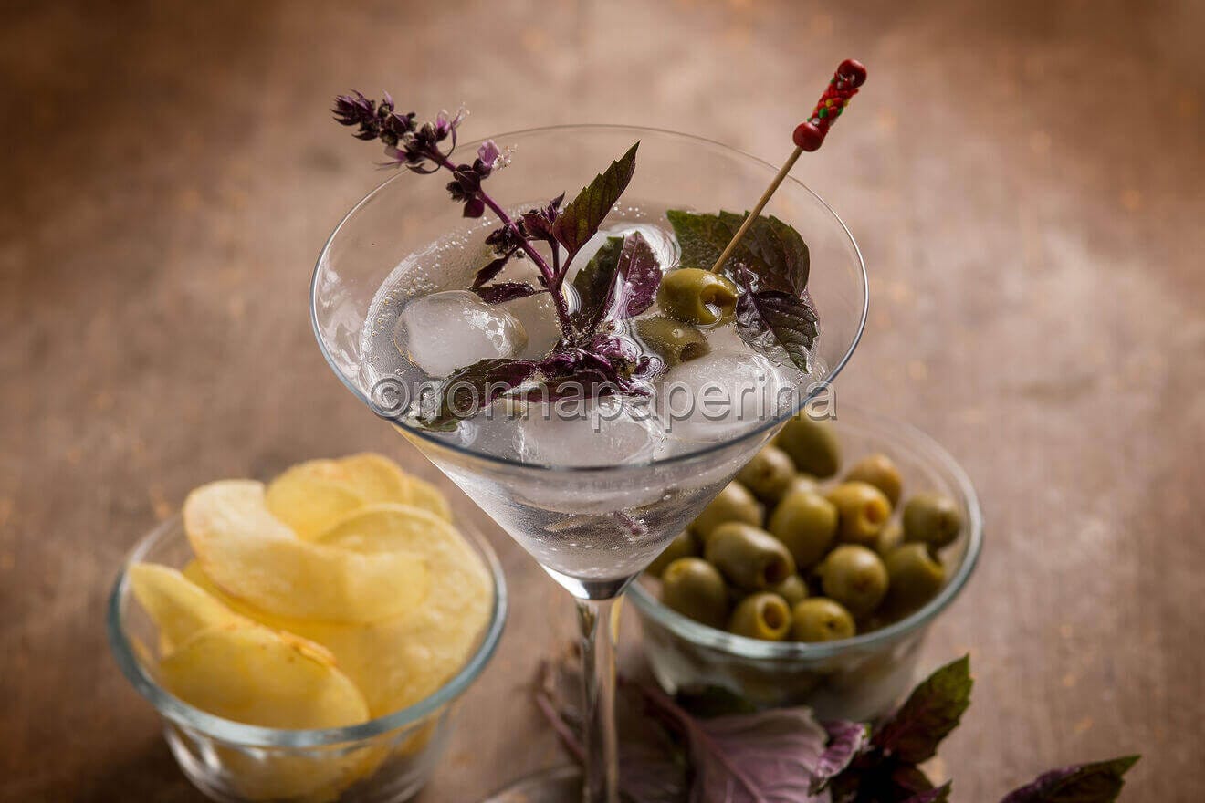 Cocktail al basilico rosso, la bevanda alcolica che stupisce