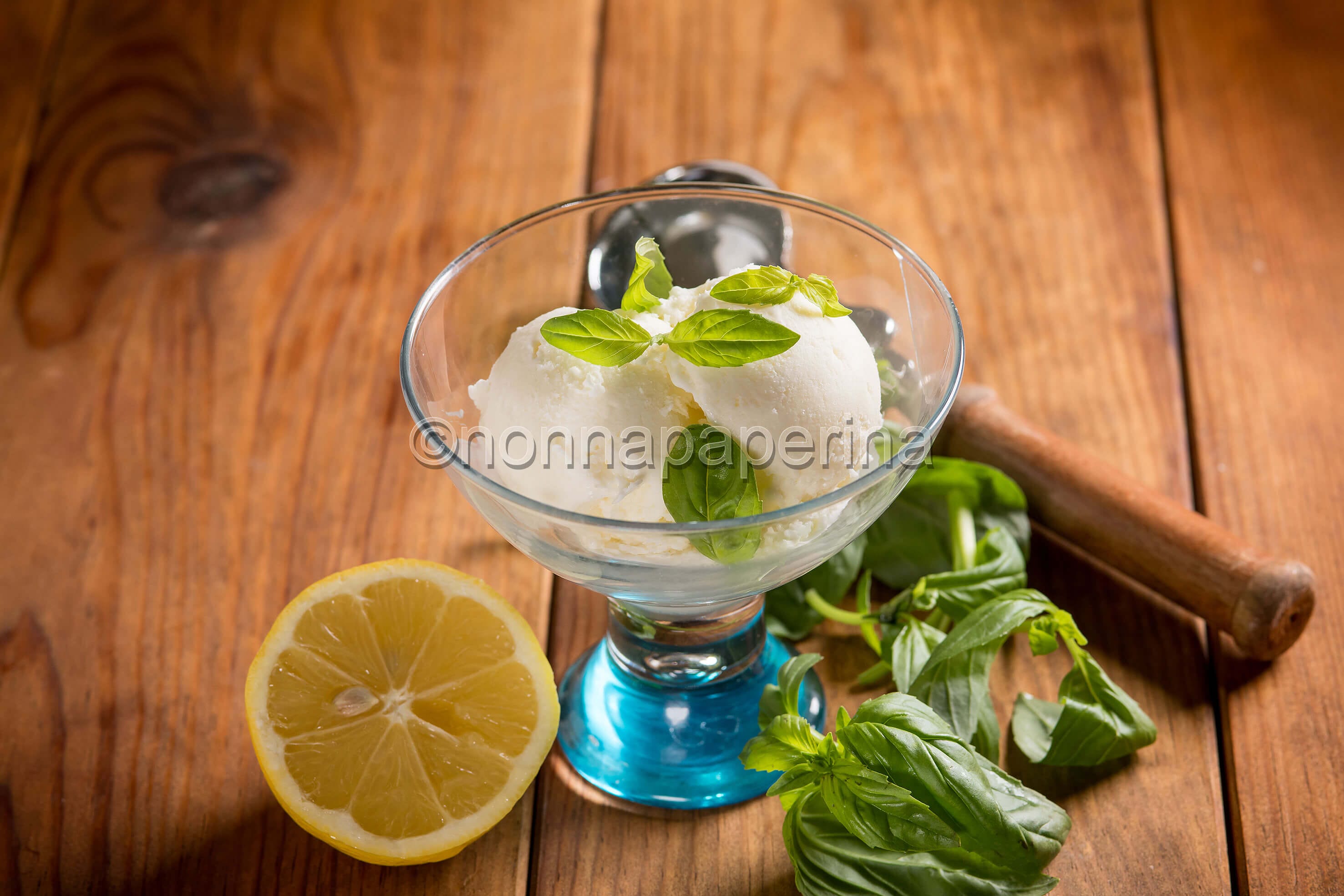 Gelato al basilico e limone, il gelato che rinfresca e stupisce